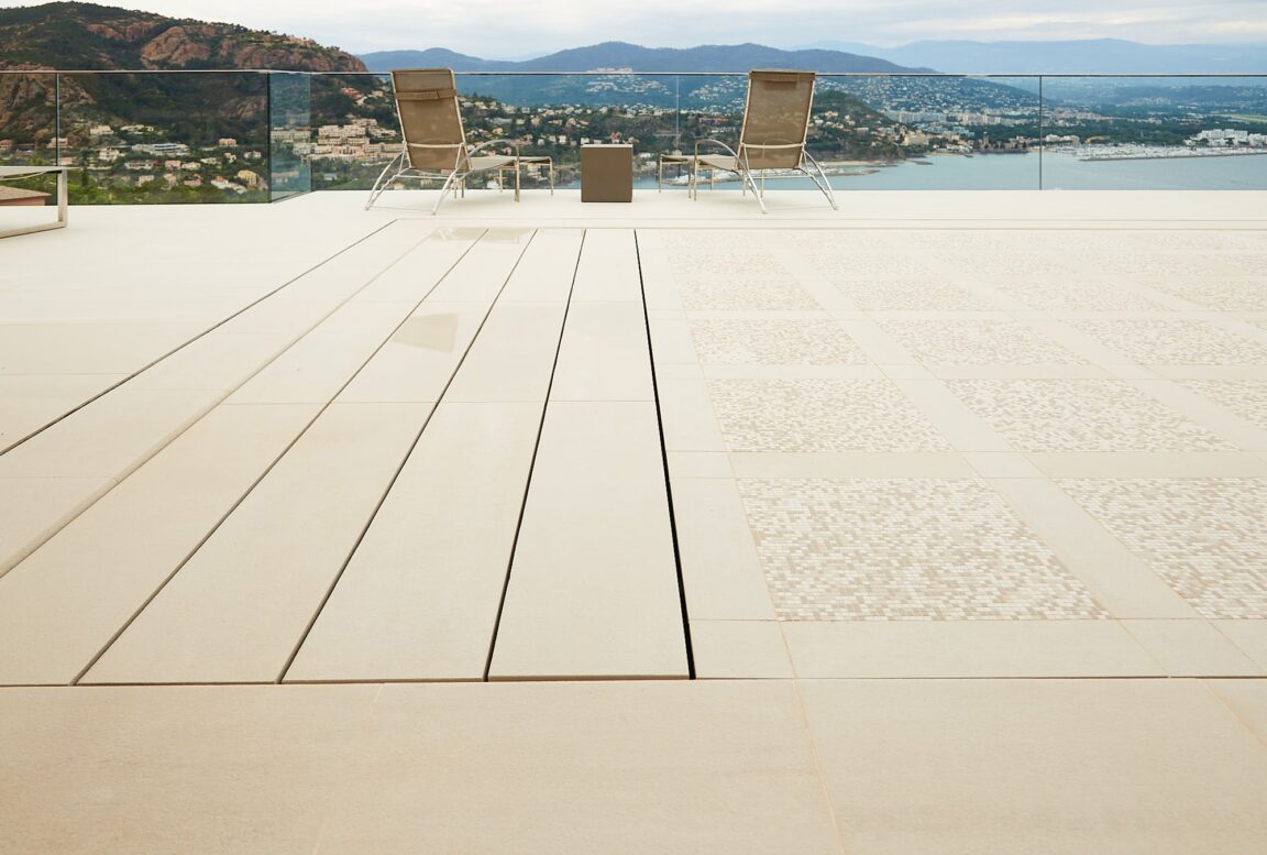 AQUALIFT | A floating terrace with its movable floor